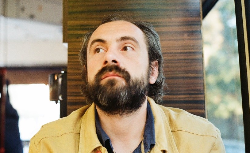 Cărțile autorilor români: „Ca să nu se aleagă praful de toate” de ...