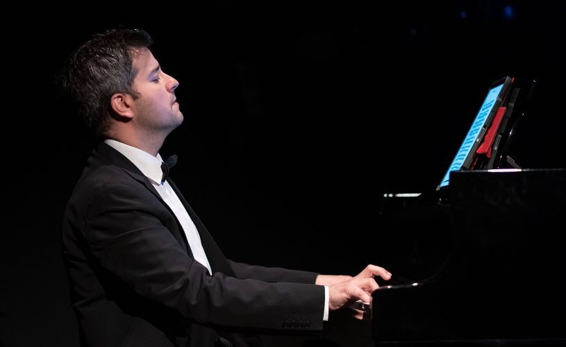 Florian Mitrea, pianist: „Sunt pe deplin dependent de Crăciun“ - Ziarul ...