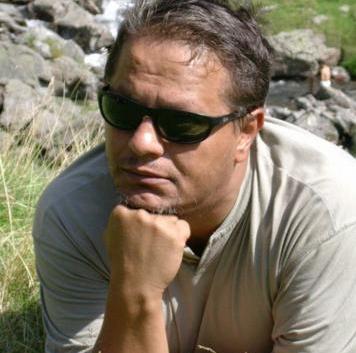 Valentin Nicolau, fost şef al TVR şi proprietarul editurii Nemira, s-a ...